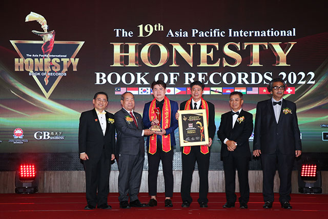 Winners | Honesty Award